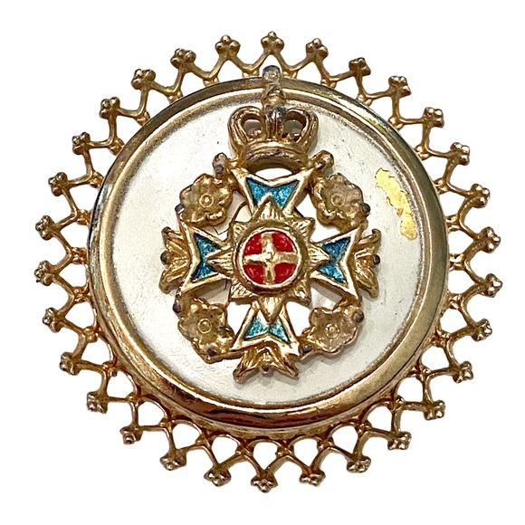 Vintage | Jewelry | Vintage Medal Brooch Crest | Poshmark